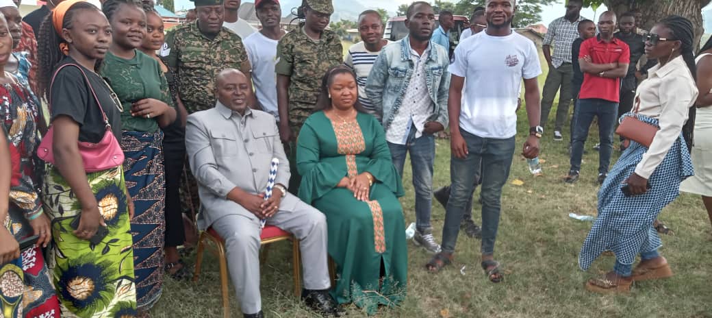 Omusinga meets with students from DRC-Congo - Kasese Guide Radio